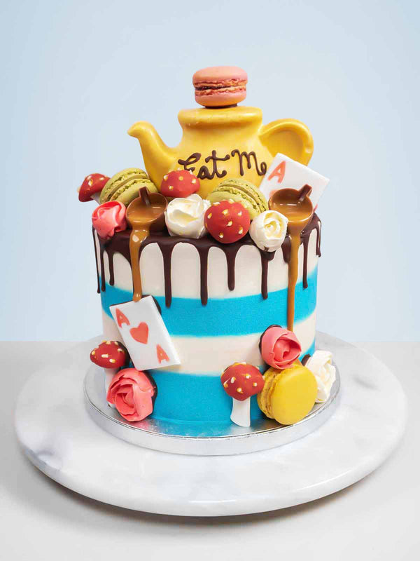 Simple Alice In Wonderland Cake